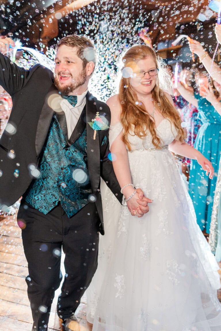 7 Creative and Unique Wedding Send-Off Ideas - thelilaclionphotography.com