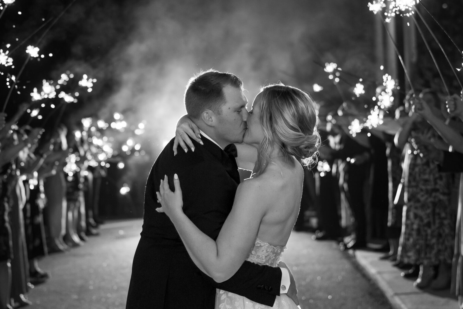 7 Creative and Unique Wedding Send-Off Ideas - thelilaclionphotography.com